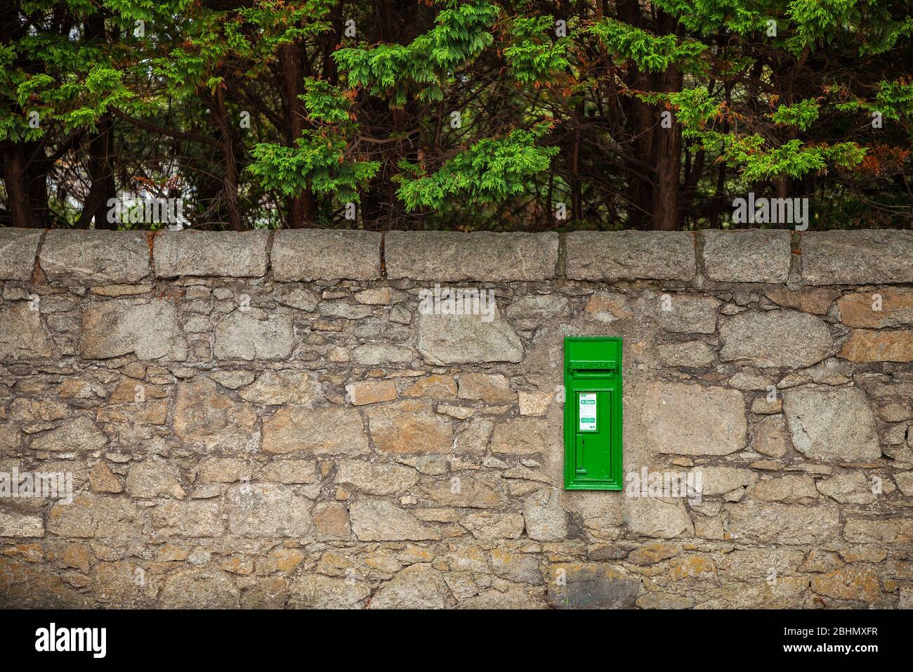 Green post box hi-res stock photography and images - Alamy