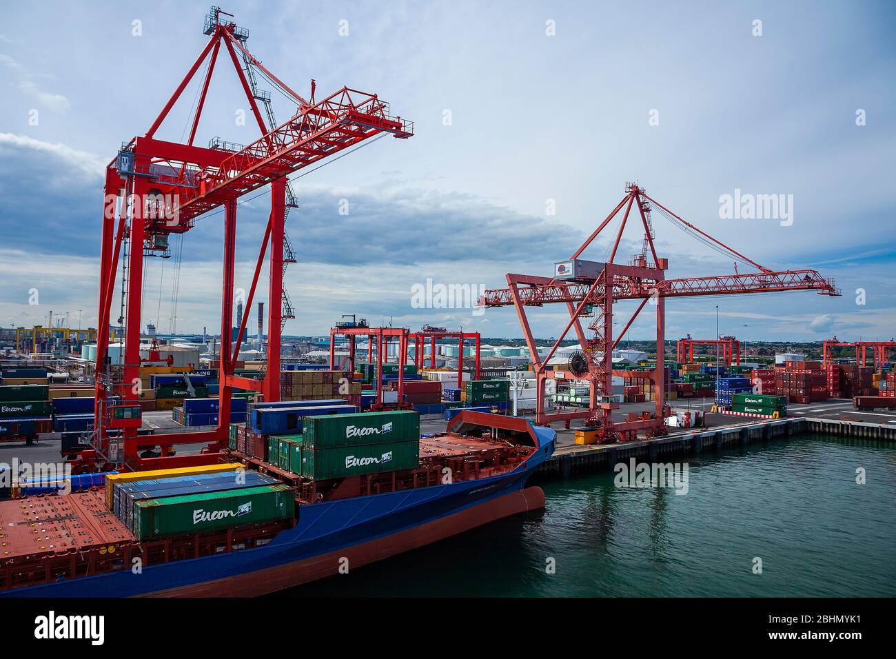 Cranes and containers at Dublin Docks Stock Photo - Alamy
