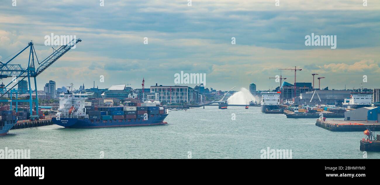 Irish container docks hi-res stock photography and images - Alamy