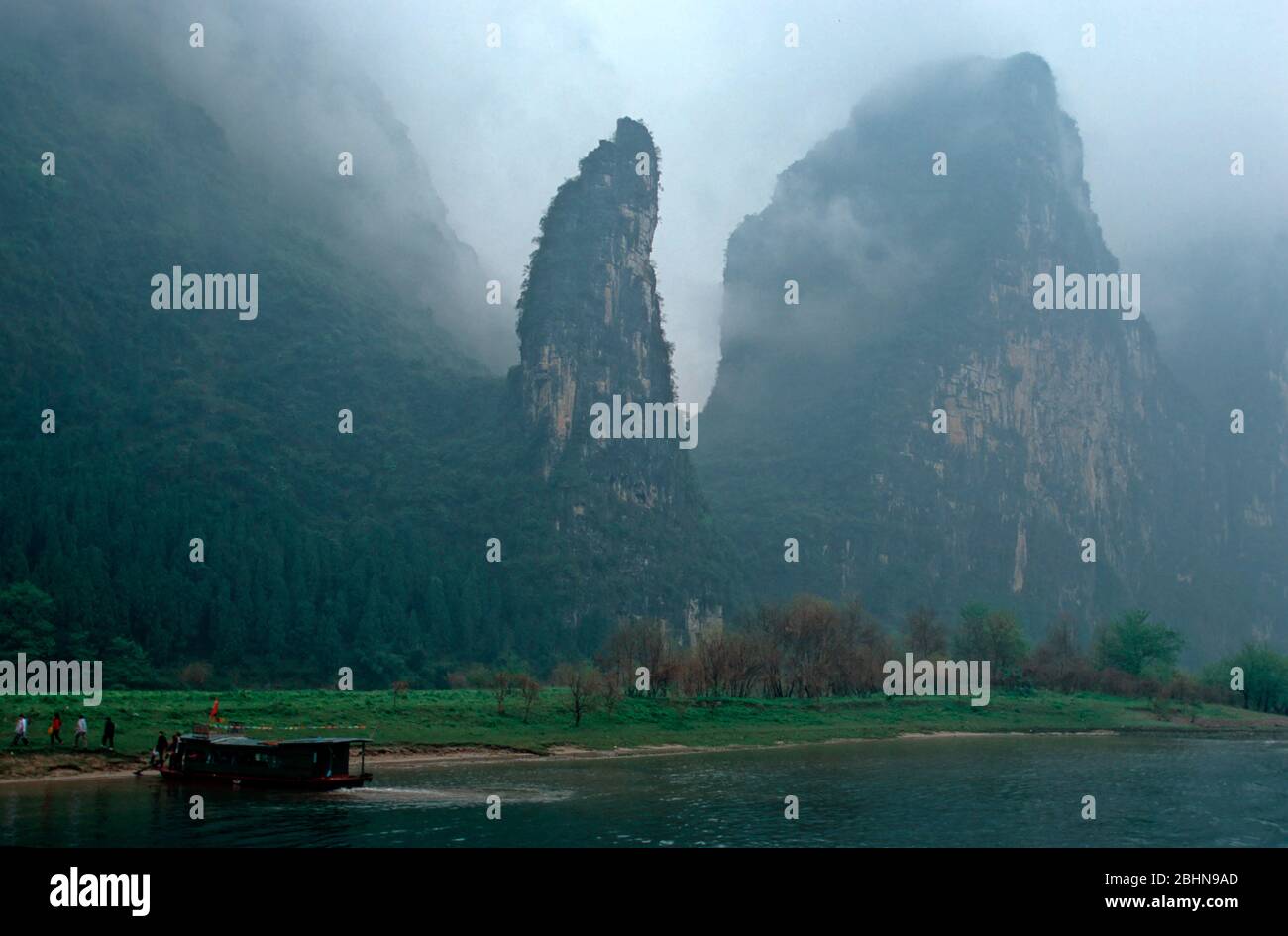 LI RIVER CRUISE, KARSTIC FORMATIONS, GUILIN, YANGSHUO (GUANGXI), CHINA ...