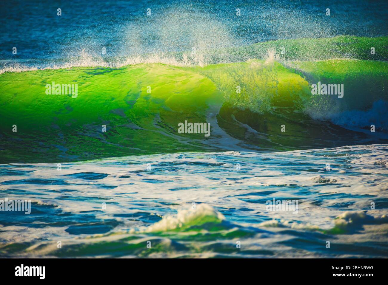 Wave hi-res stock photography and images - Alamy