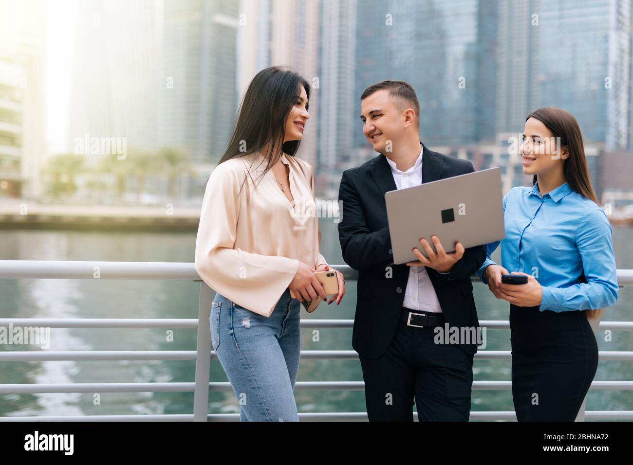 Business team meeting outside the office Stock Photo - Alamy