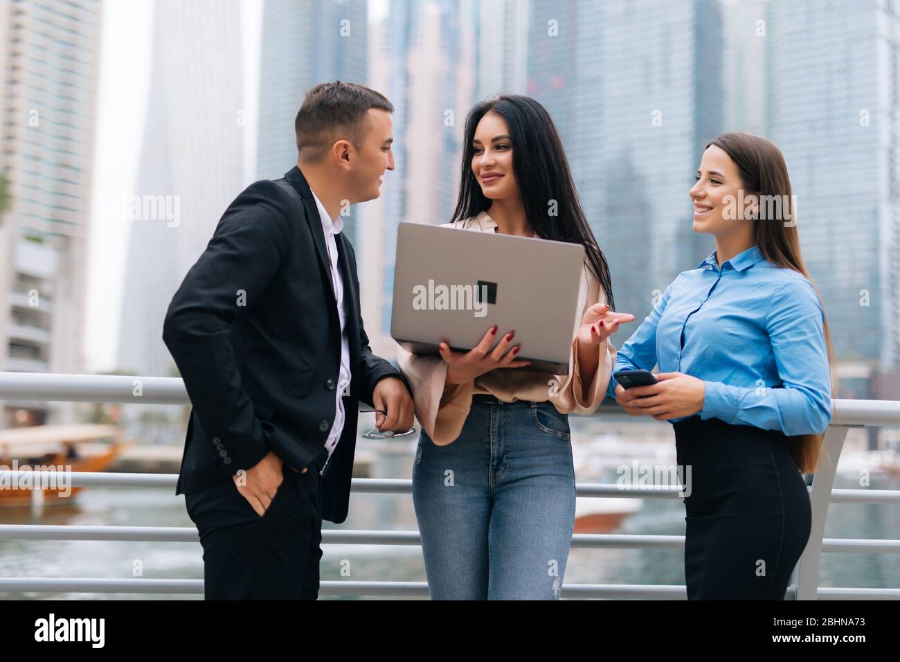 Business team meeting outside the office Stock Photo - Alamy