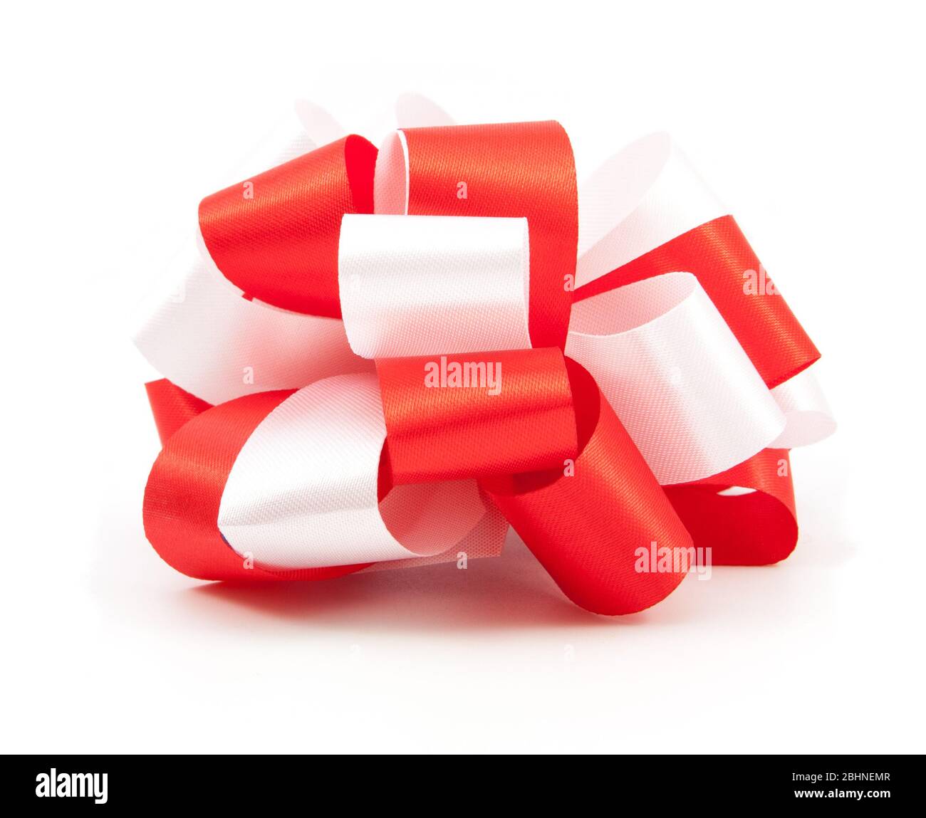 single red ribbon satin gift bow isolated on white Stock Photo - Alamy