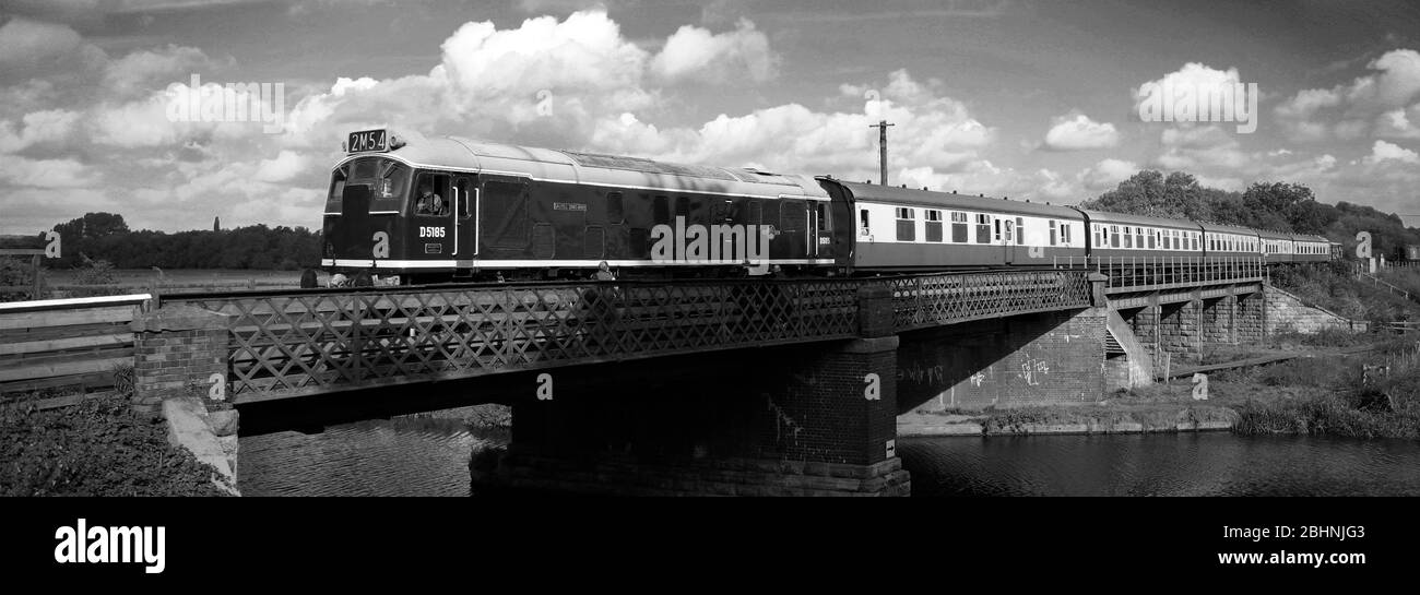 English electric type 25 train hi-res stock photography and images - Alamy