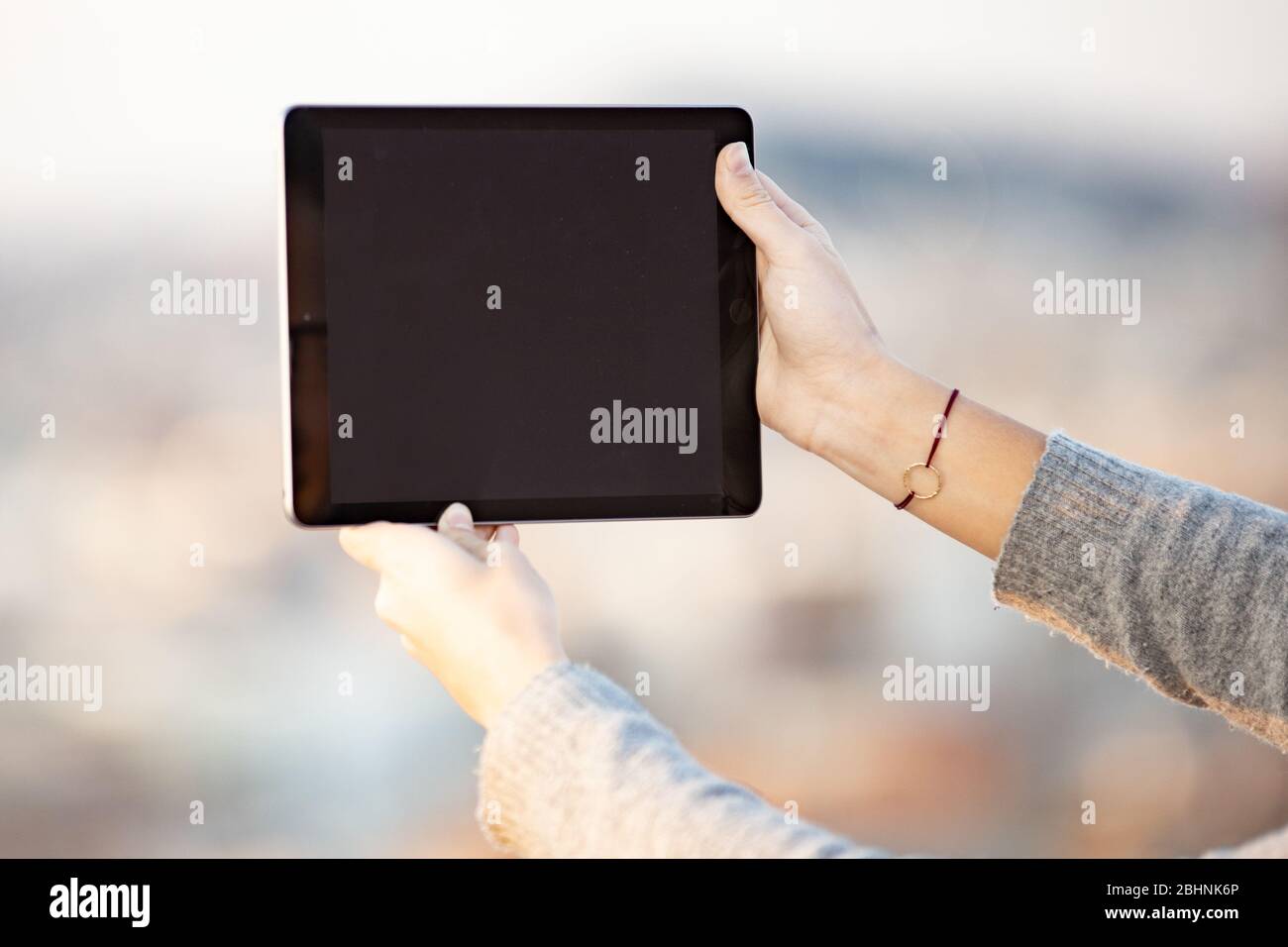 Teenage woman's hands showing the screen of a tablet Stock Photo - Alamy