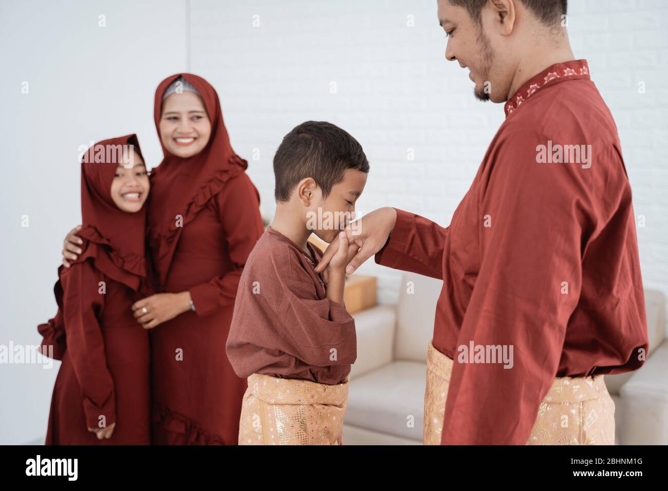 Muslim family members shaking hands to apologize and wish Ramadan ...
