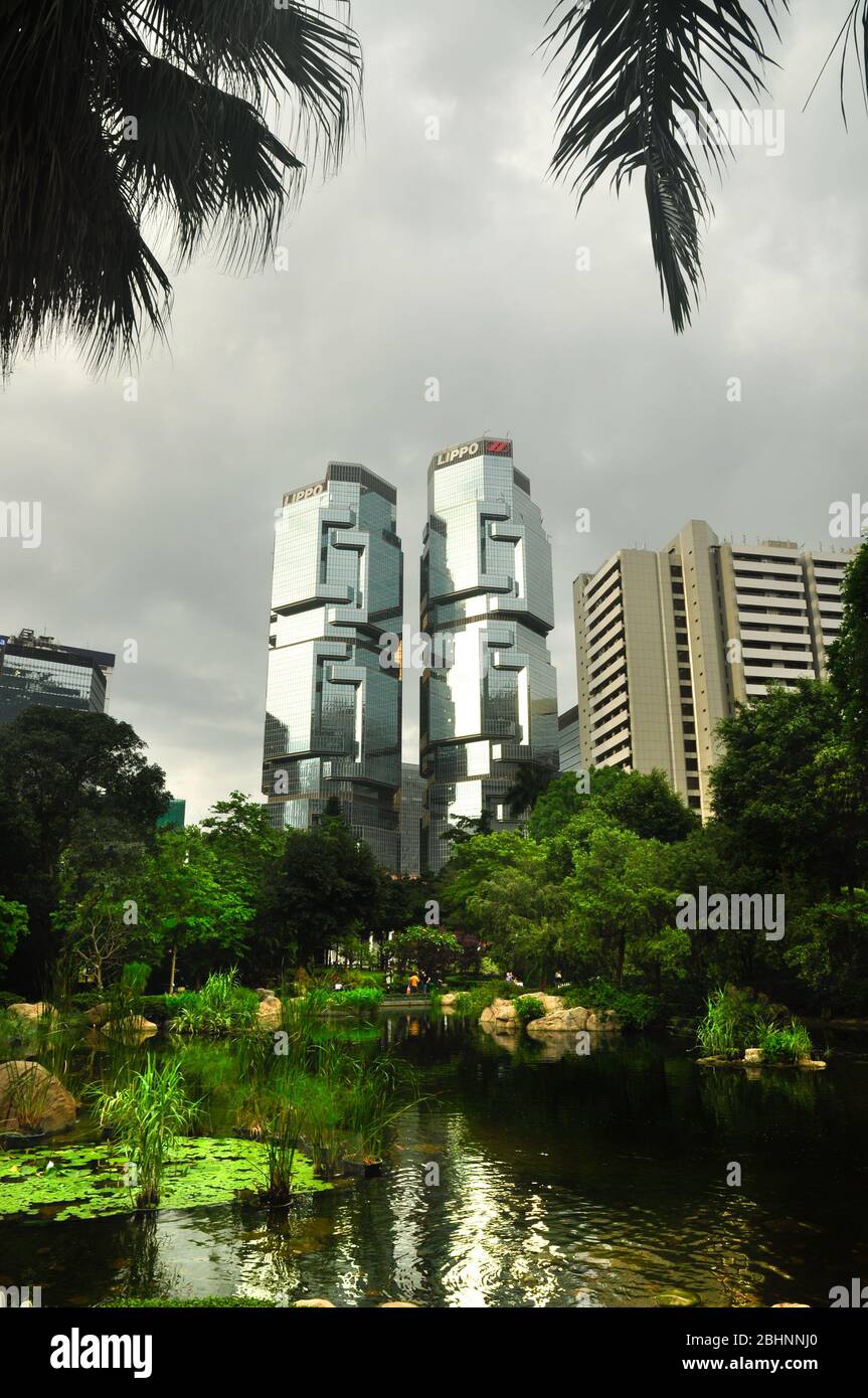 Lippo center skyscraper in admiralty hi-res stock photography and ...
