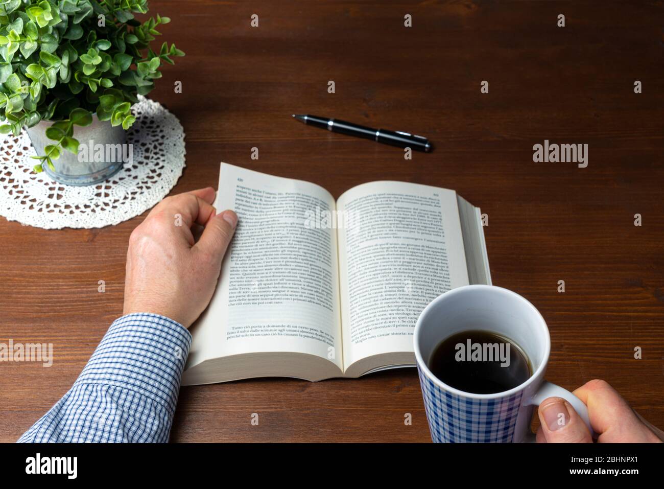 Read table hi-res stock photography and images - Alamy