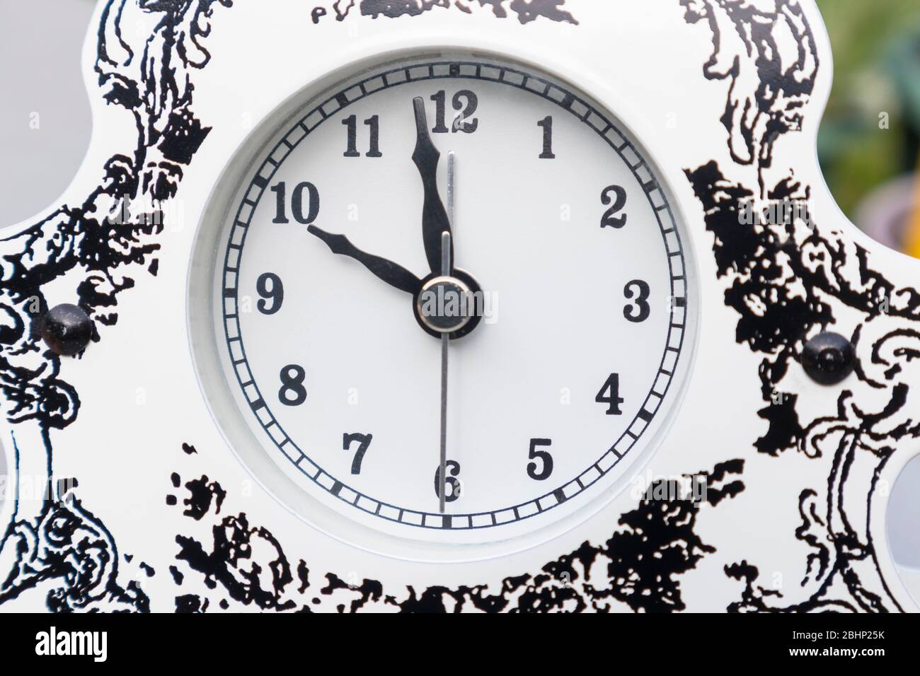 Clock turning to 10am Stock Photo - Alamy
