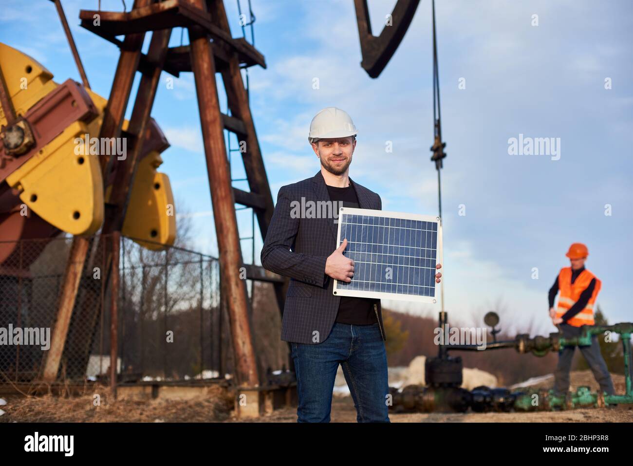 Solar oil rig hi-res stock photography and images - Alamy
