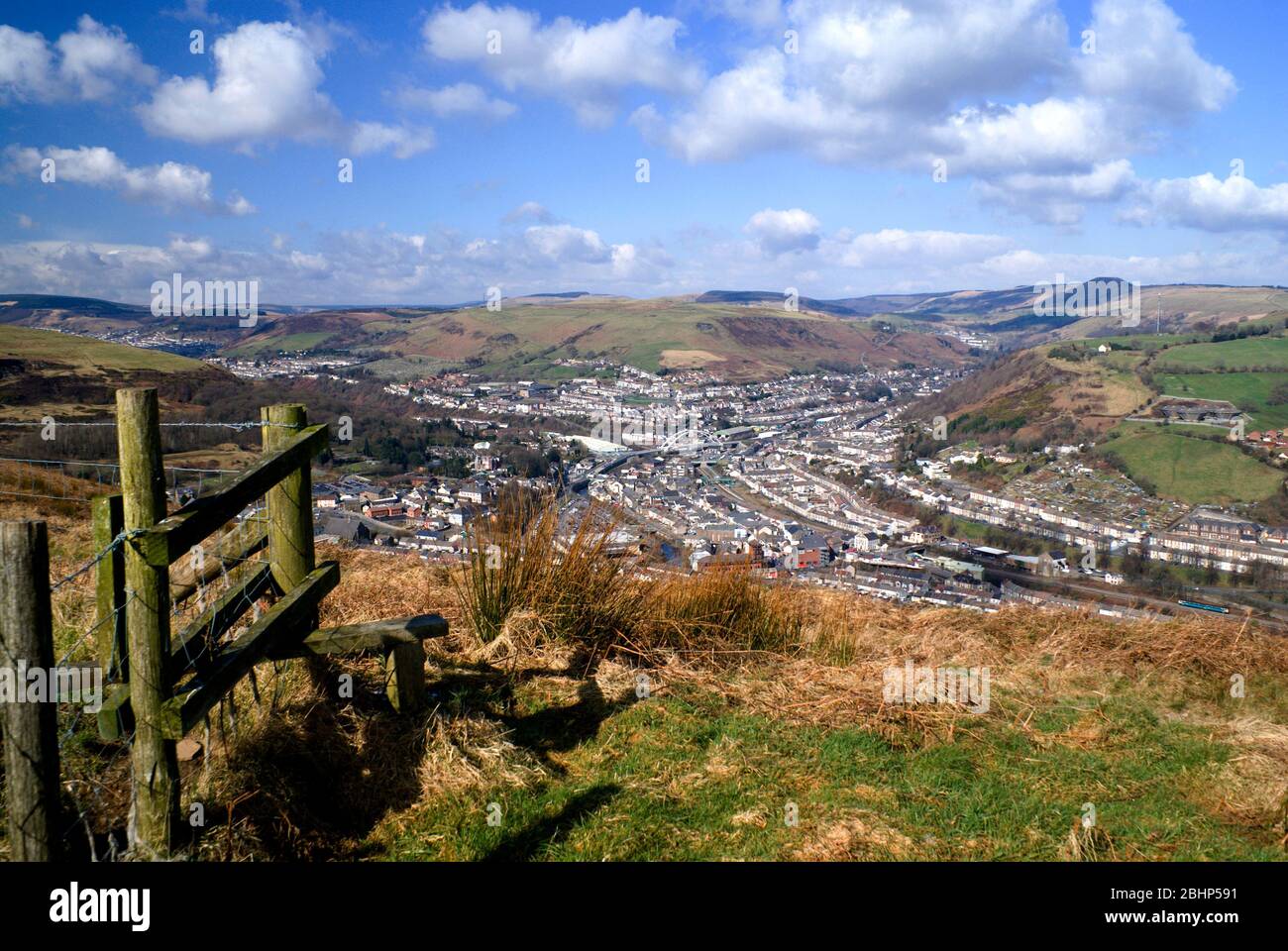Rhondda valleys terraced housing hi-res stock photography and images ...