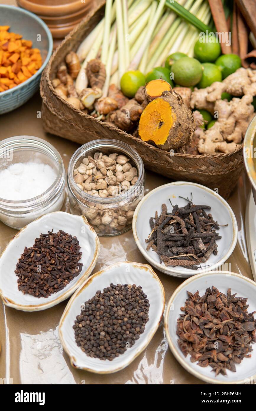 jamu herbal drink spice ingredient close up Stock Photo - Alamy