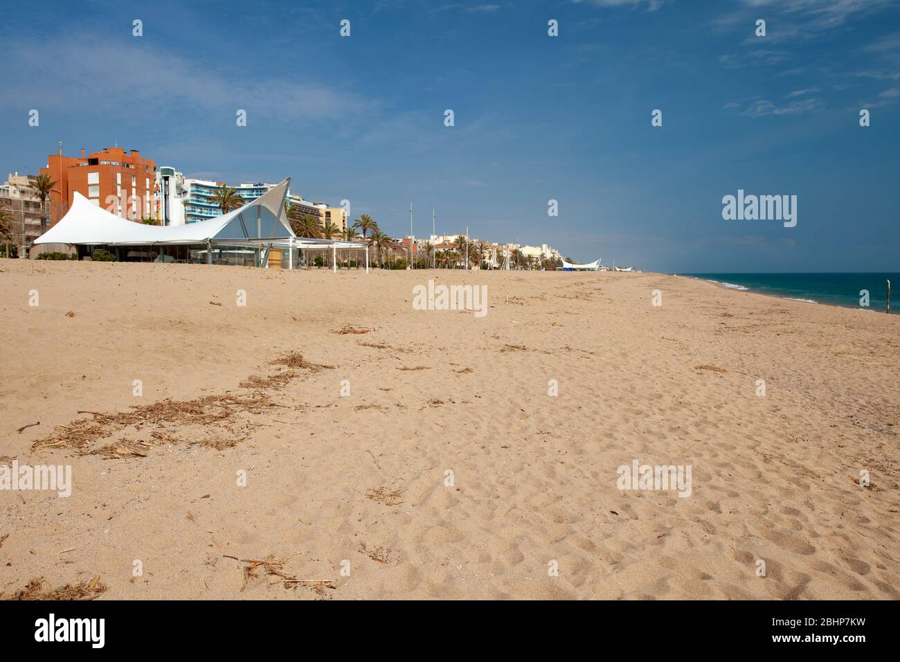 Empty beaches hi-res stock photography and images - Alamy