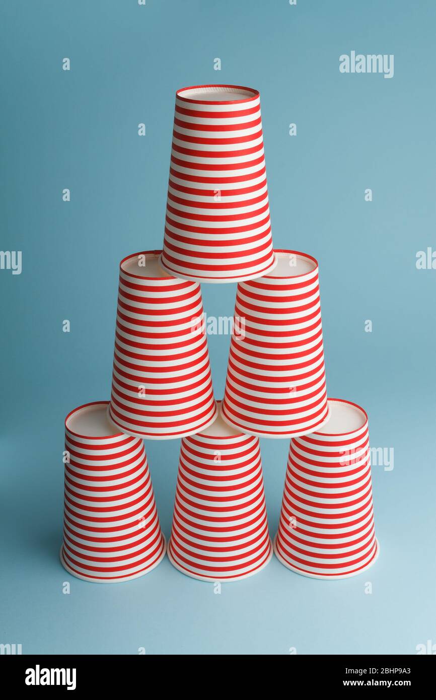 Disposable party cups Stock Photo - Alamy