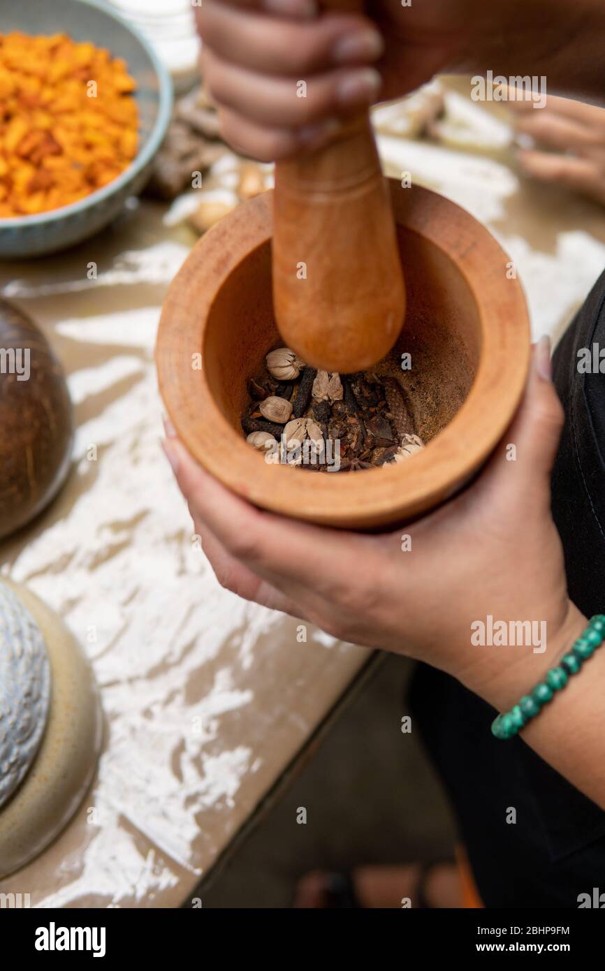 Cardamom grinder hi-res stock photography and images - Alamy