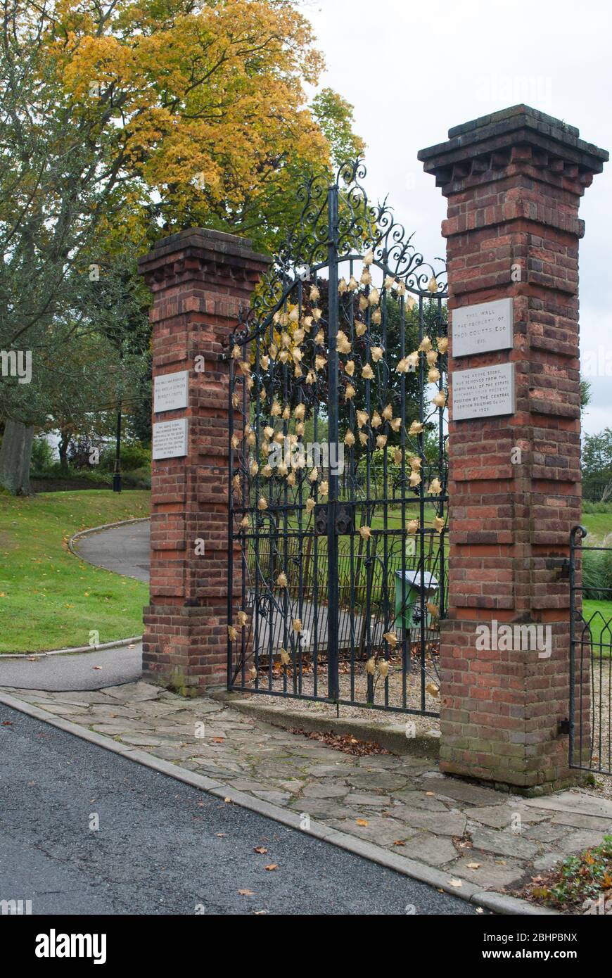 Tudor Style Architecture Holly Lodge Estate, 8 Holly Lodge Gardens ...