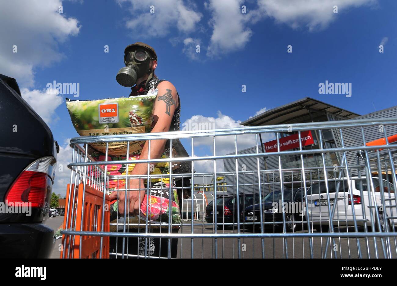 Gas mask hardware hi-res stock photography and images - Alamy