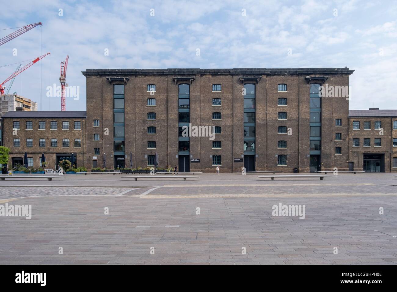 University arts london kings cross hi-res stock photography and images ...