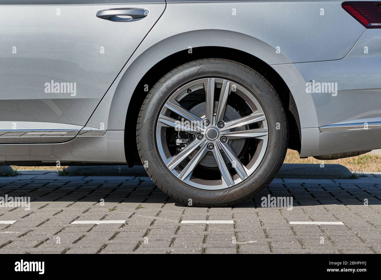 Wheel of a car Stock Photo - Alamy