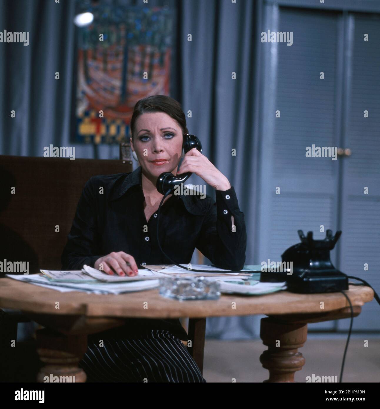 Brigitte Stein am Telefon bei Ich will's mir merken, Liebling, Regie ...