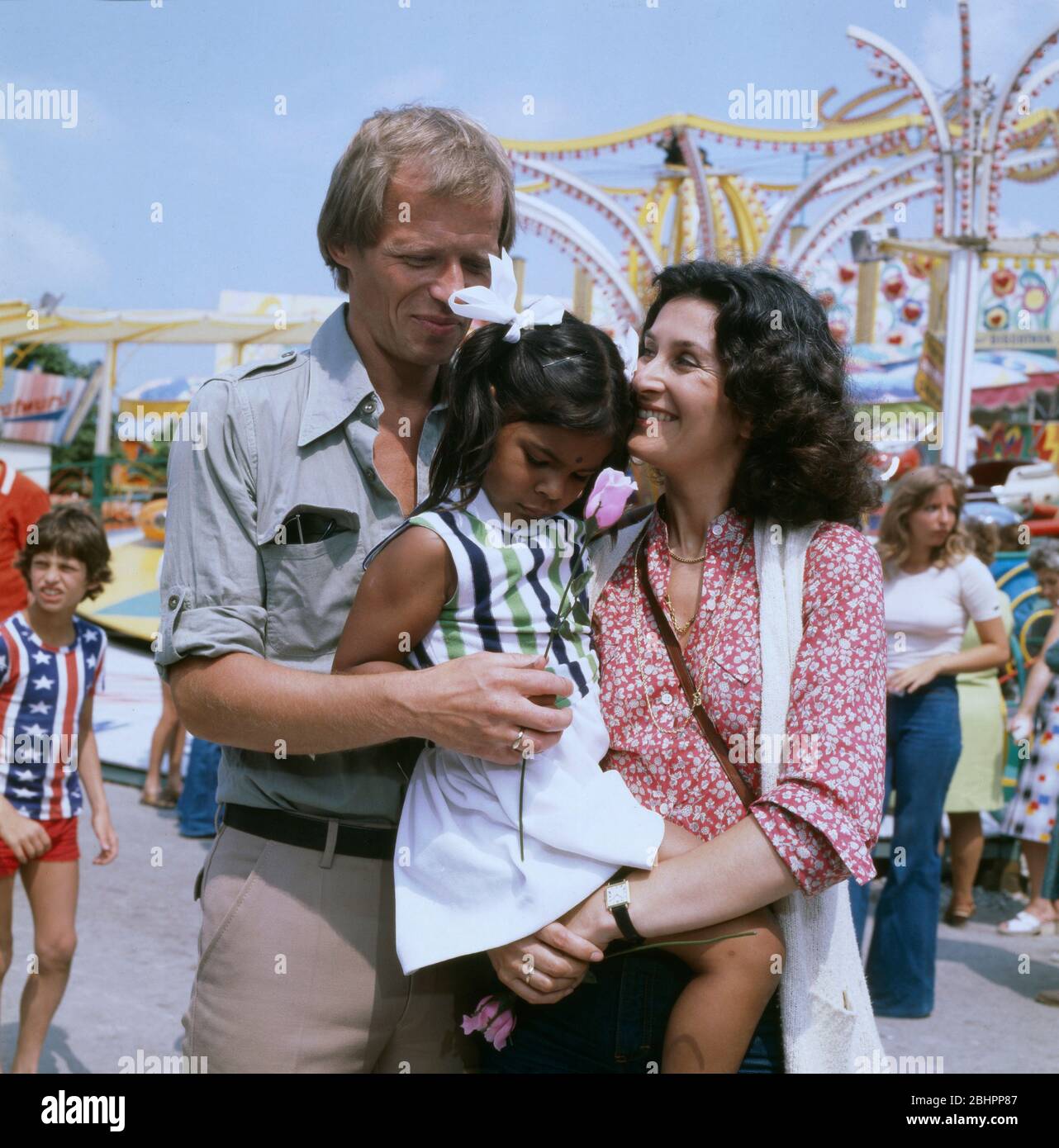 Manfred Seipold, Esther-Meena Hammers und Gitty Djamal auf der Kirmes ...