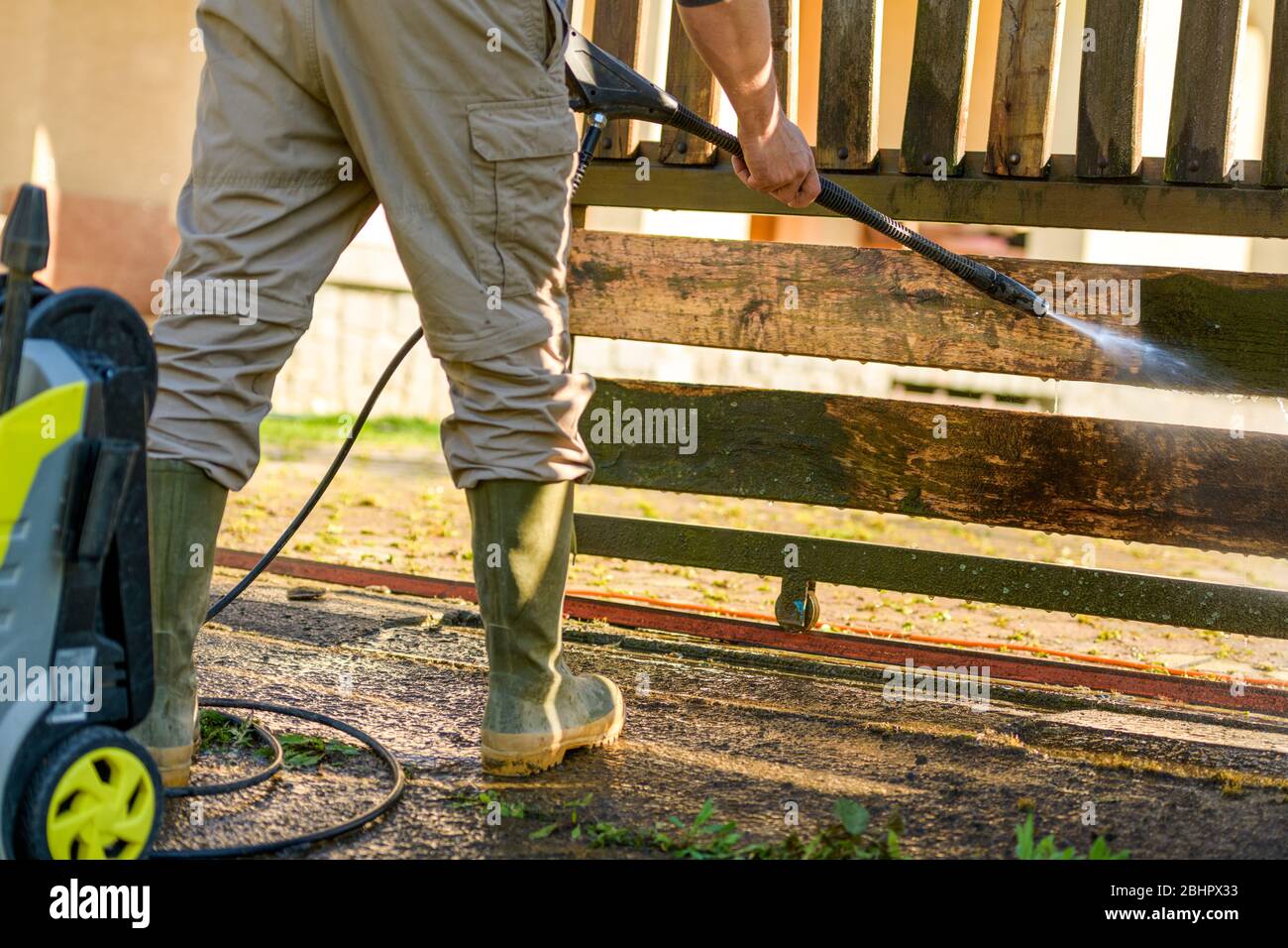 Pressure wash fence hi-res stock photography and images - Alamy