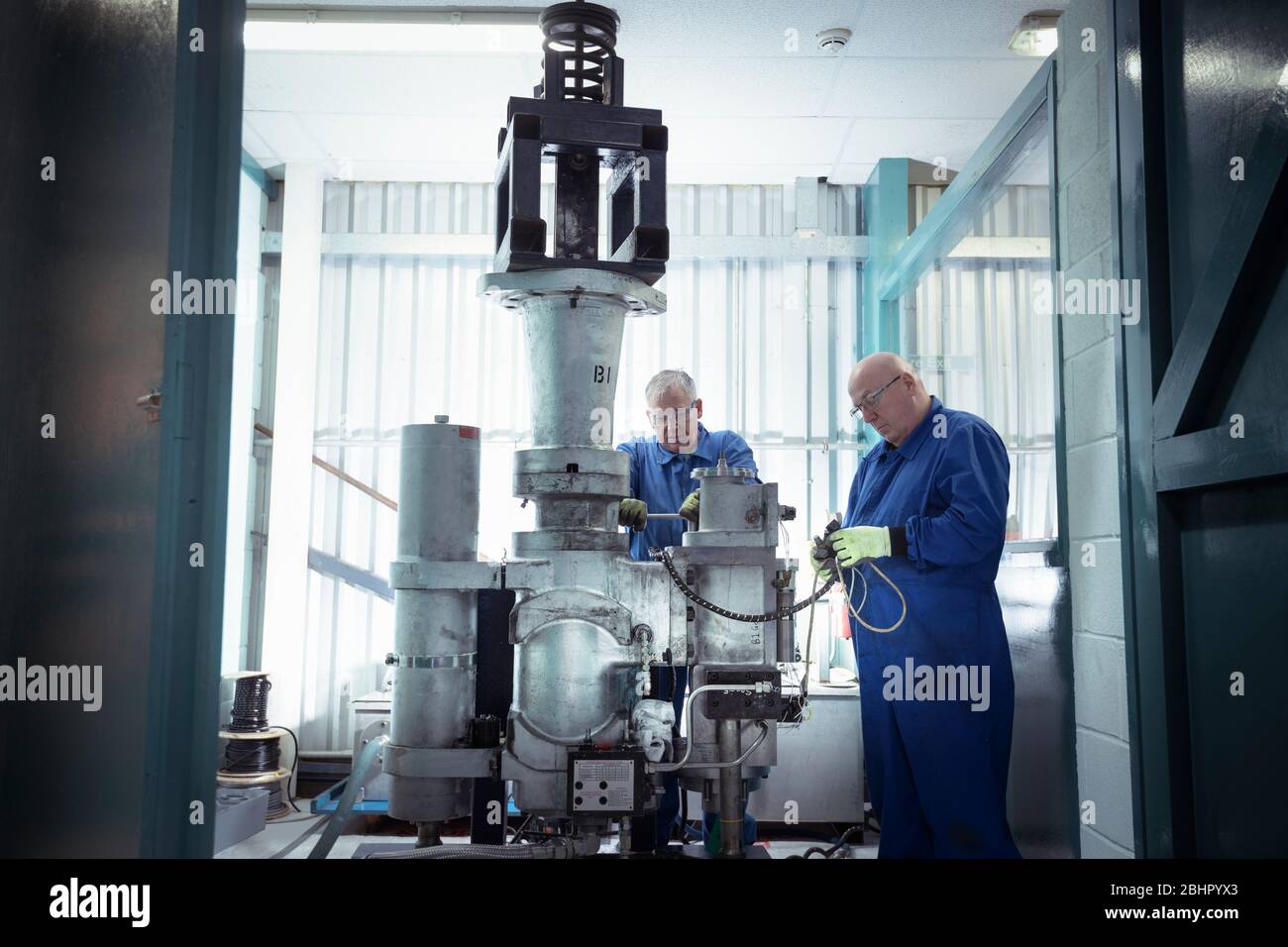 Valve testing hi-res stock photography and images - Alamy