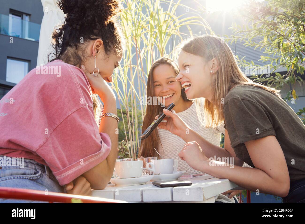 Group people sitting round table hi-res stock photography and images ...