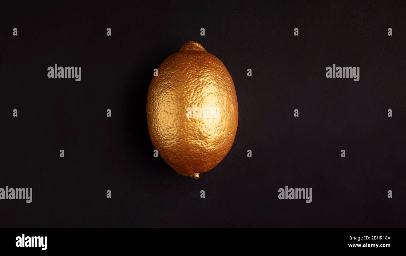 Black and gold paint hi-res stock photography and images - Alamy