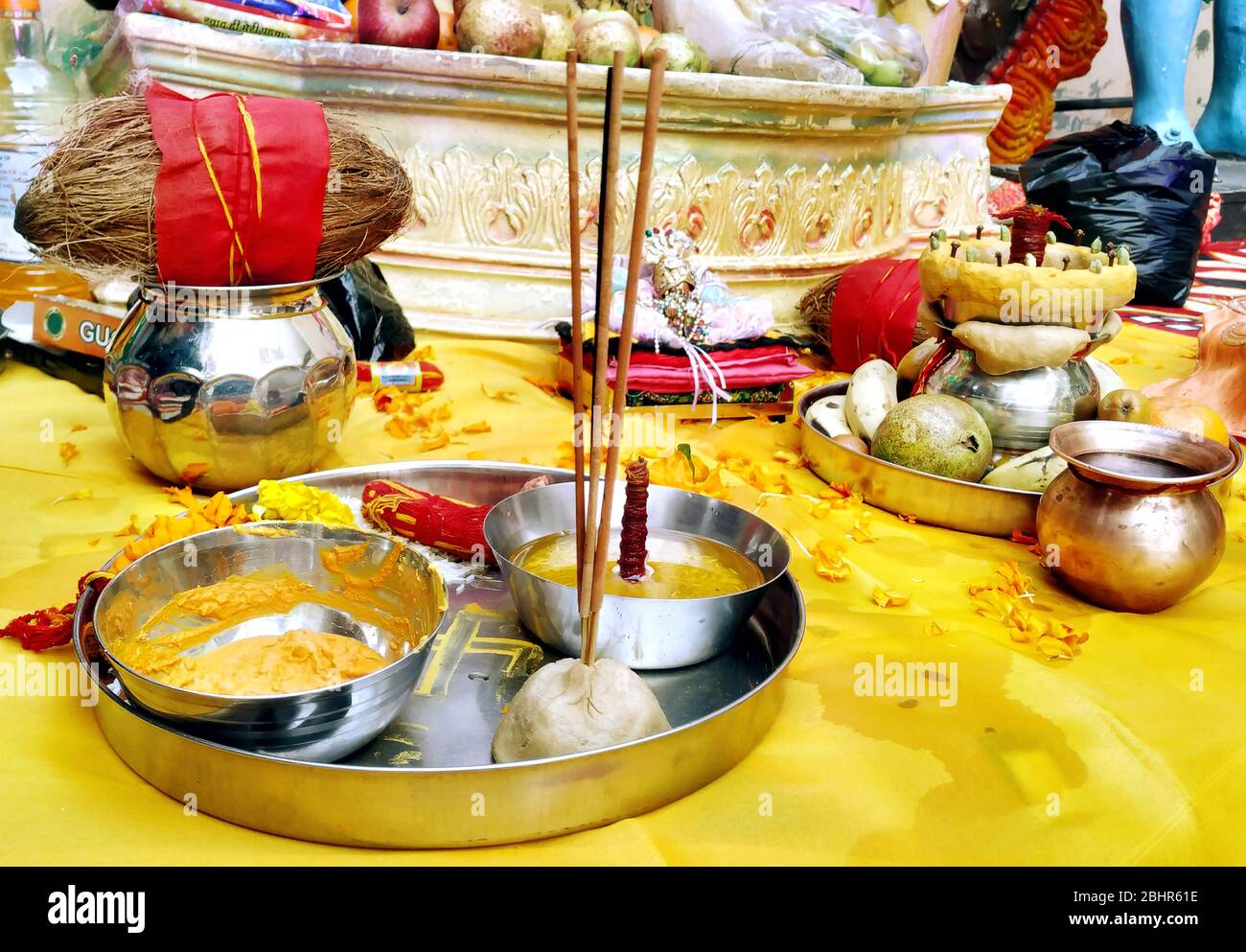 Pooja plate hi-res stock photography and images - Alamy