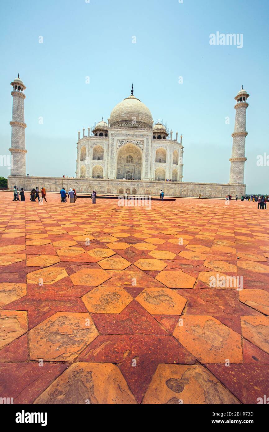 Taj mahal front view hi-res stock photography and images - Alamy