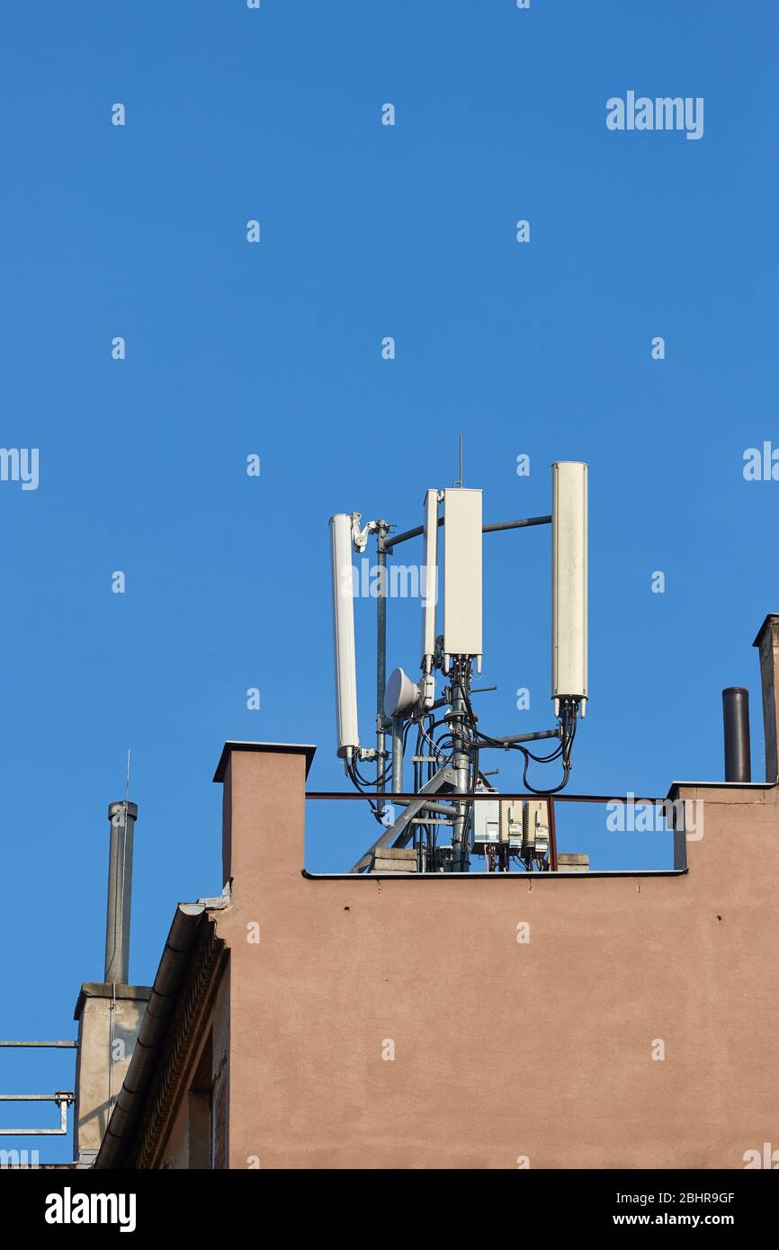 Transmitter mobile network antennas Stock Photo - Alamy