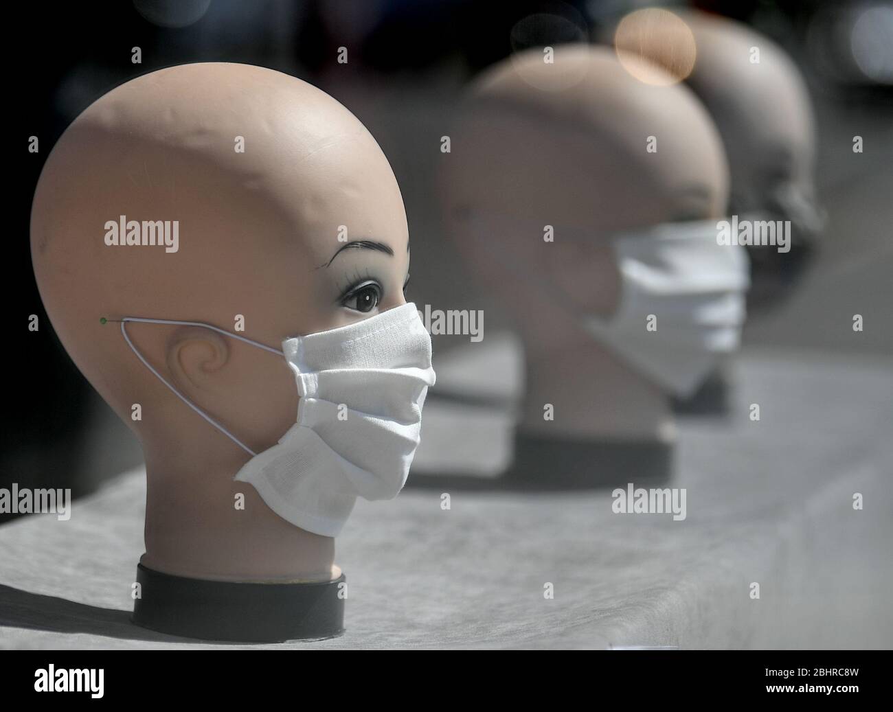 27 April 2020, Berlin: In a shop window, heads of mannequins with nose ...