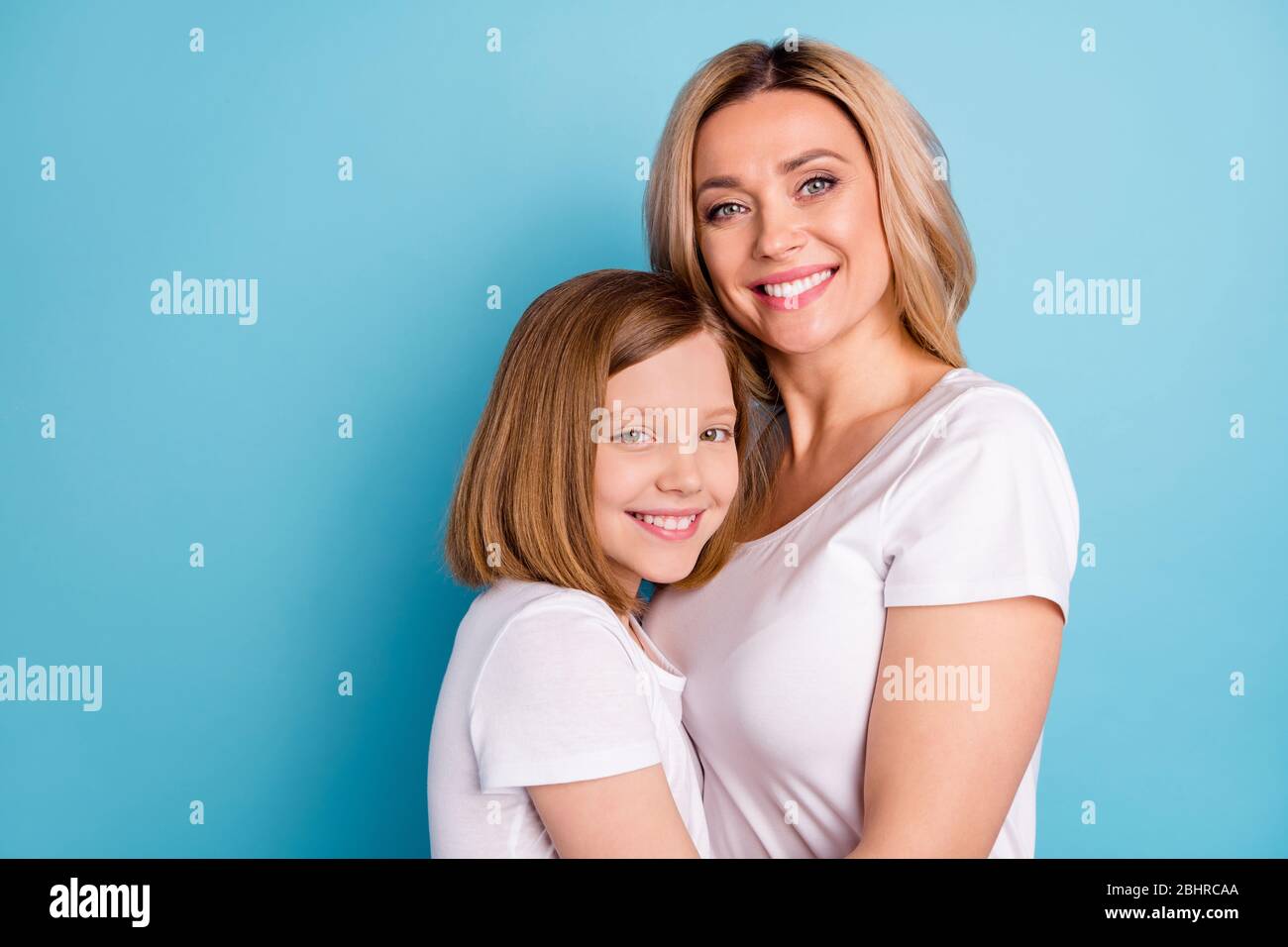 Profile photo of two people beautiful mommy lady small little daughter ...