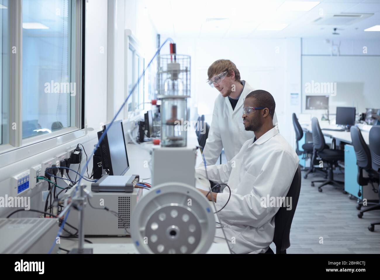 Science research desk hi-res stock photography and images - Alamy