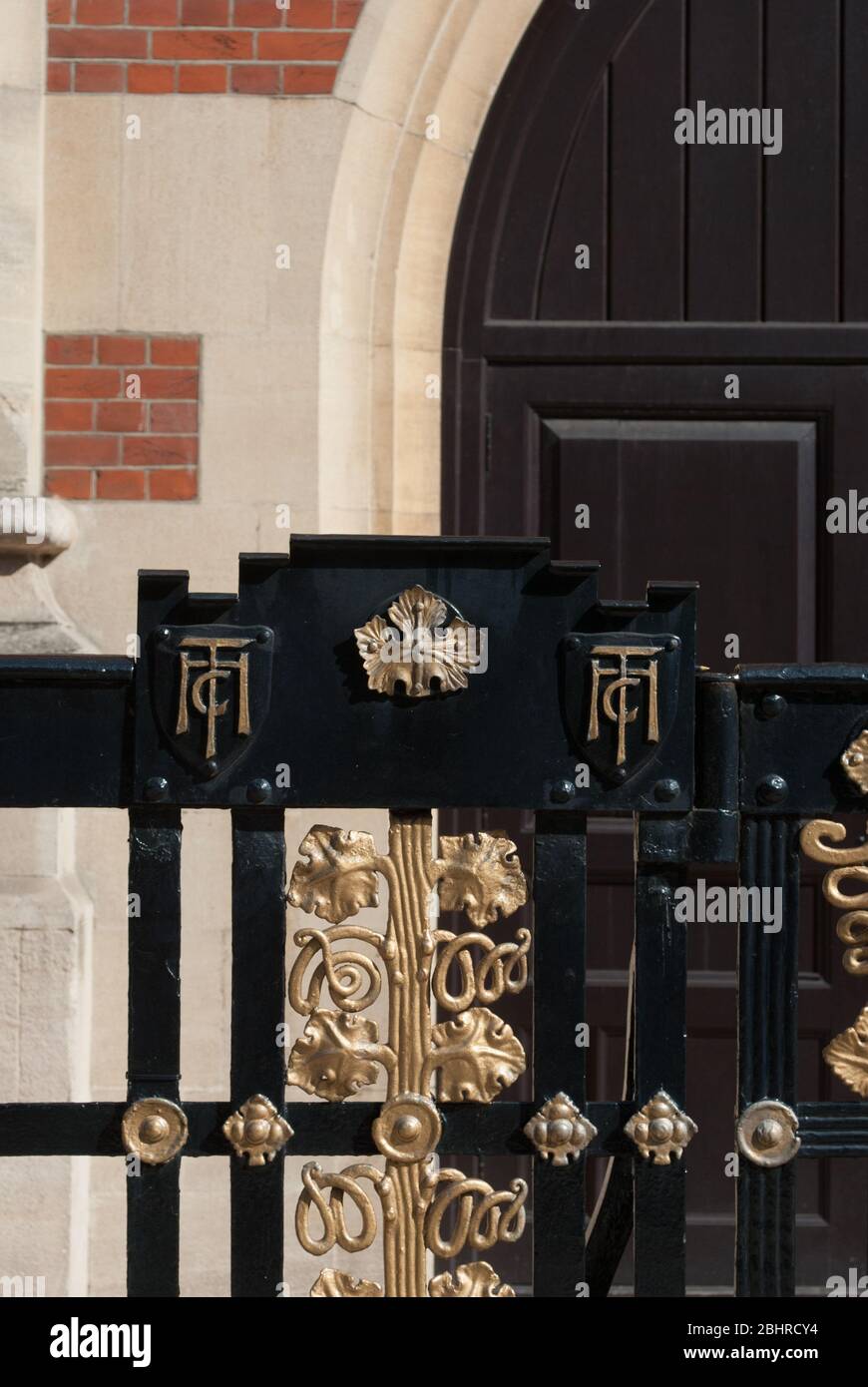 Knightsbridge church hi-res stock photography and images - Alamy