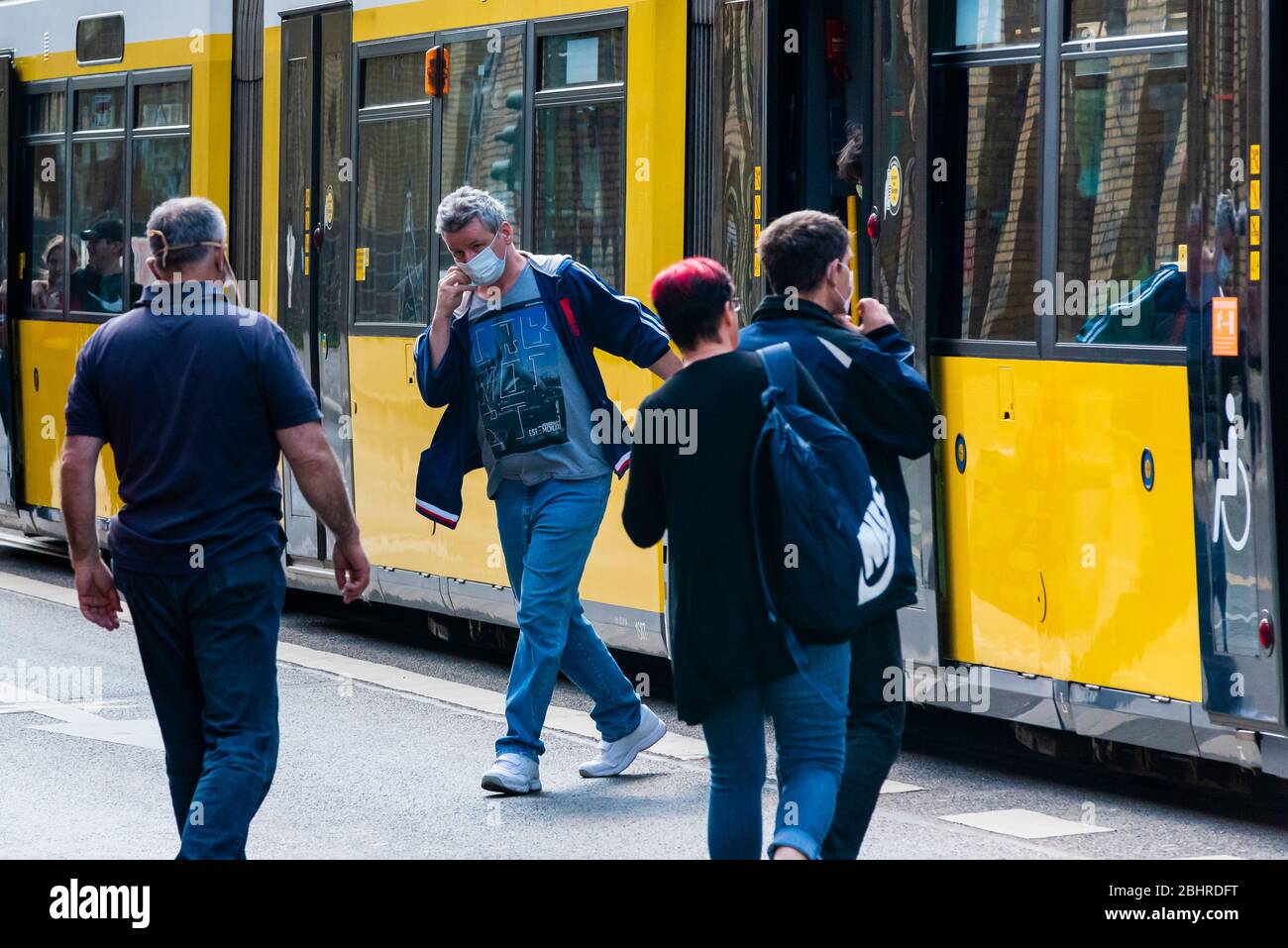 People getting off subway hi-res stock photography and images - Alamy