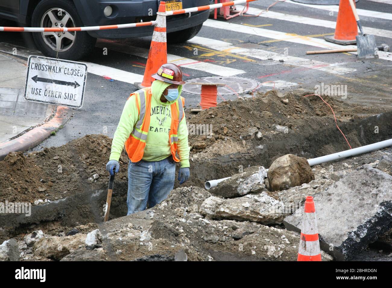 City utility repairs hi-res stock photography and images - Alamy