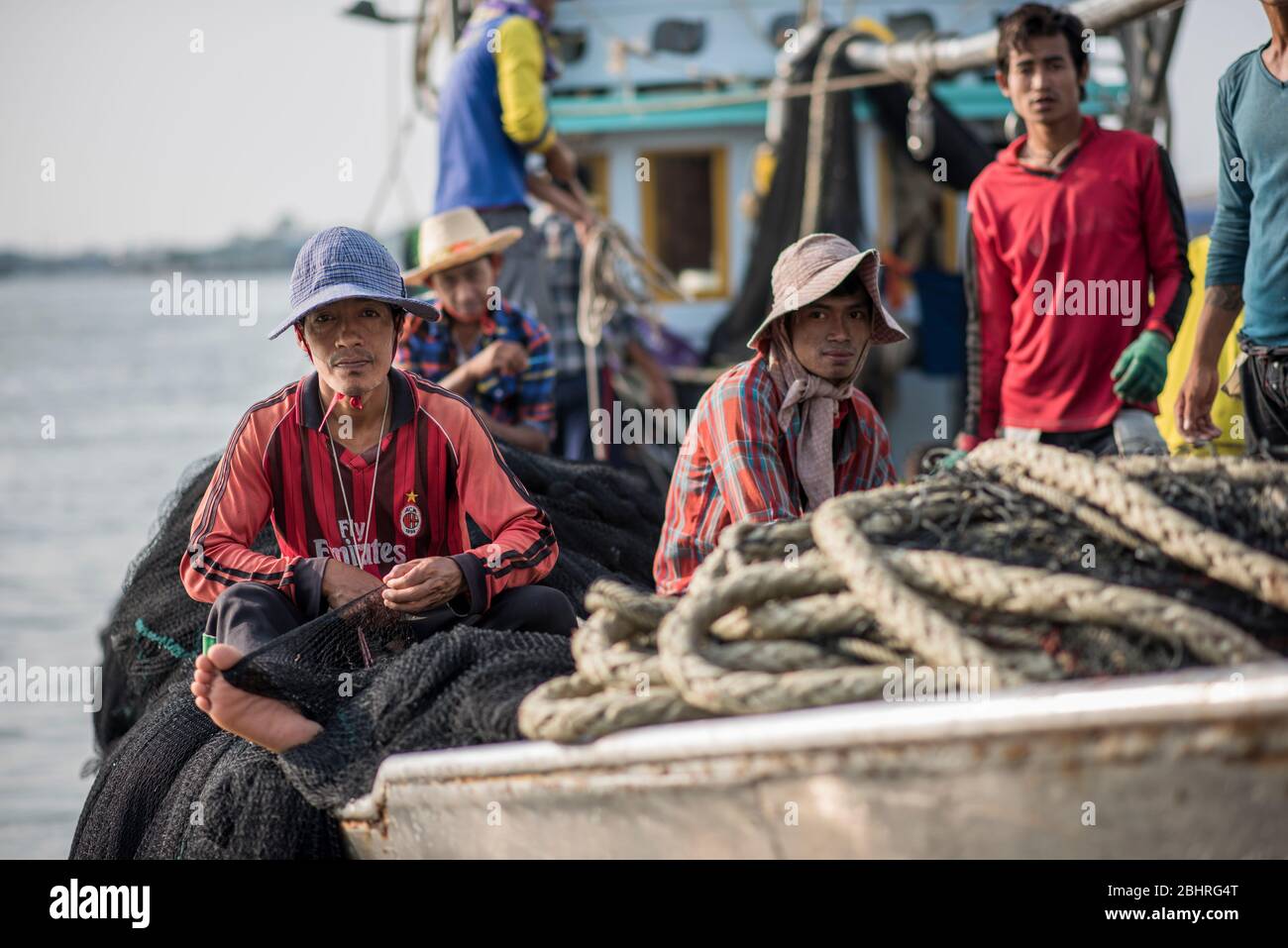 Men fishing in bangkok hi-res stock photography and images - Alamy