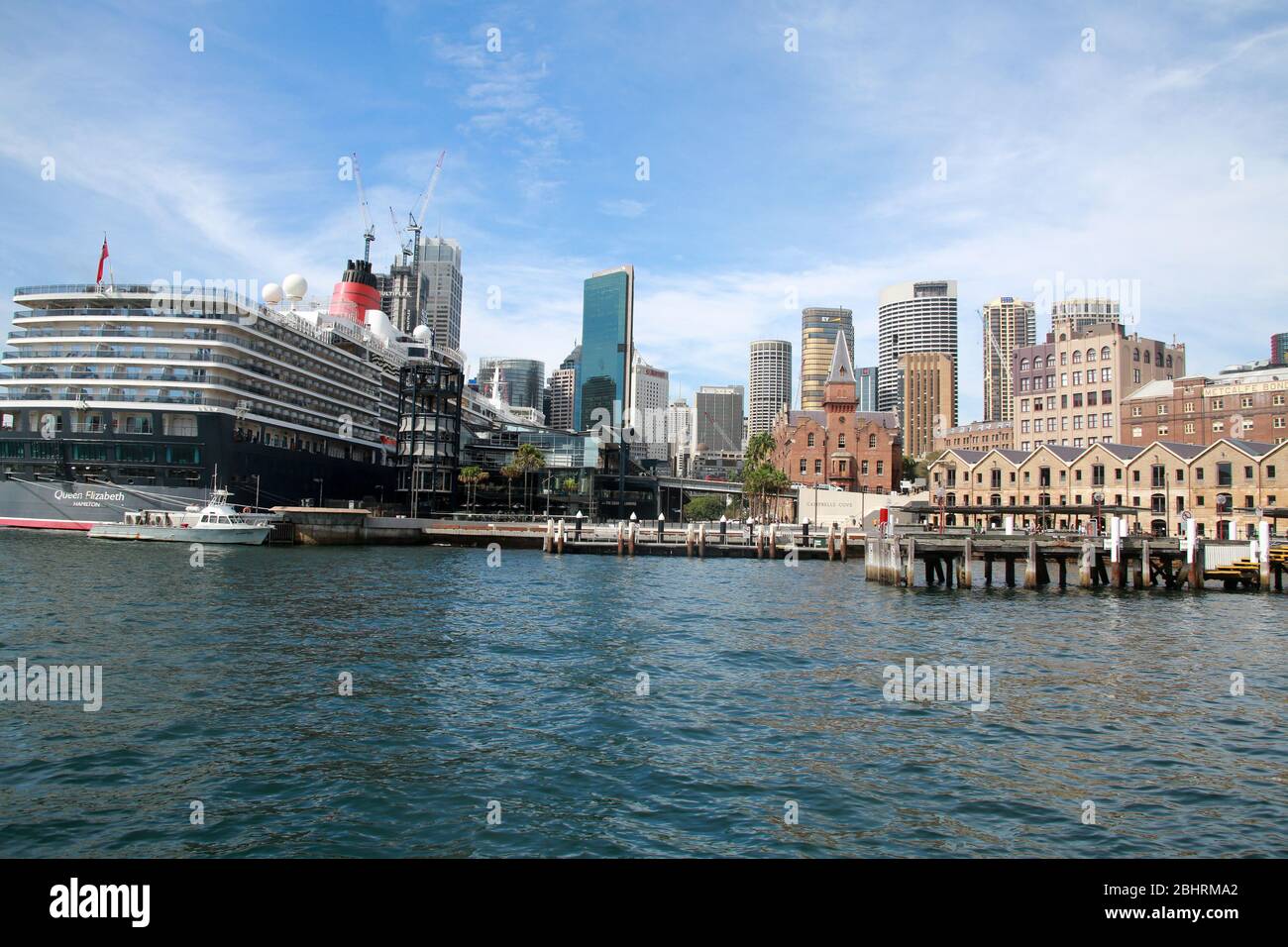 Qe2 sydney harbour hi-res stock photography and images - Alamy