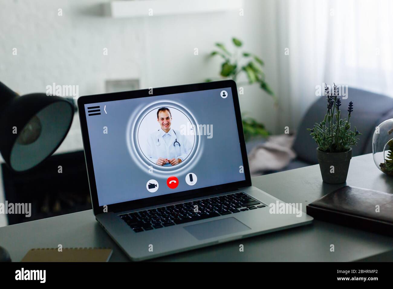 Doctor horizontal green screen hi-res stock photography and images - Alamy