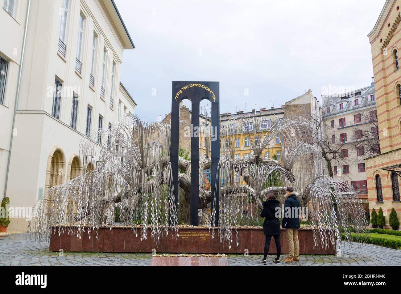 Great synagogue budapest holocaust memorial hi-res stock photography ...