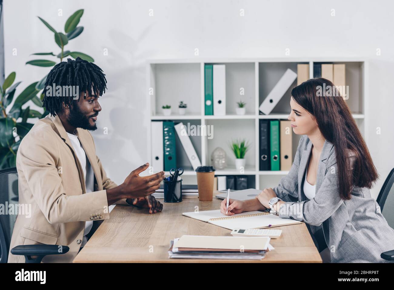 African american employee hi-res stock photography and images - Alamy