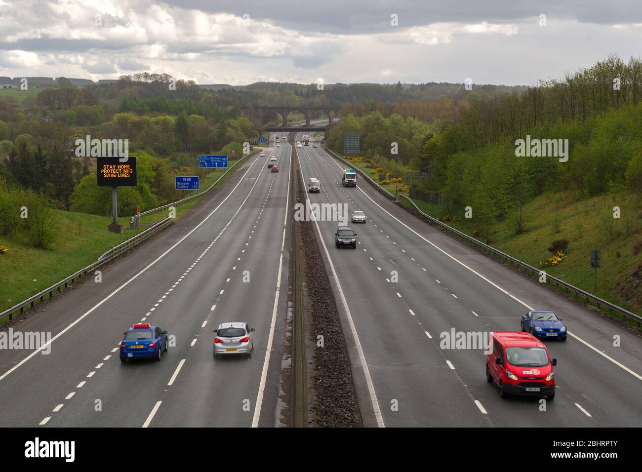 Castlecary, Scotland, UK. 27th Apr, 2020. Pictured: The M80 Motorway ...