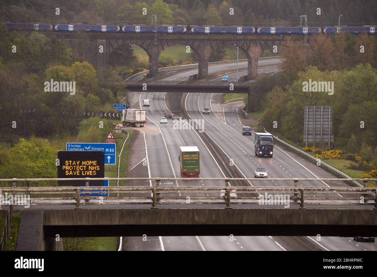 Castlecary, Scotland, UK. 27th Apr, 2020. Pictured: The M80 Motorway ...