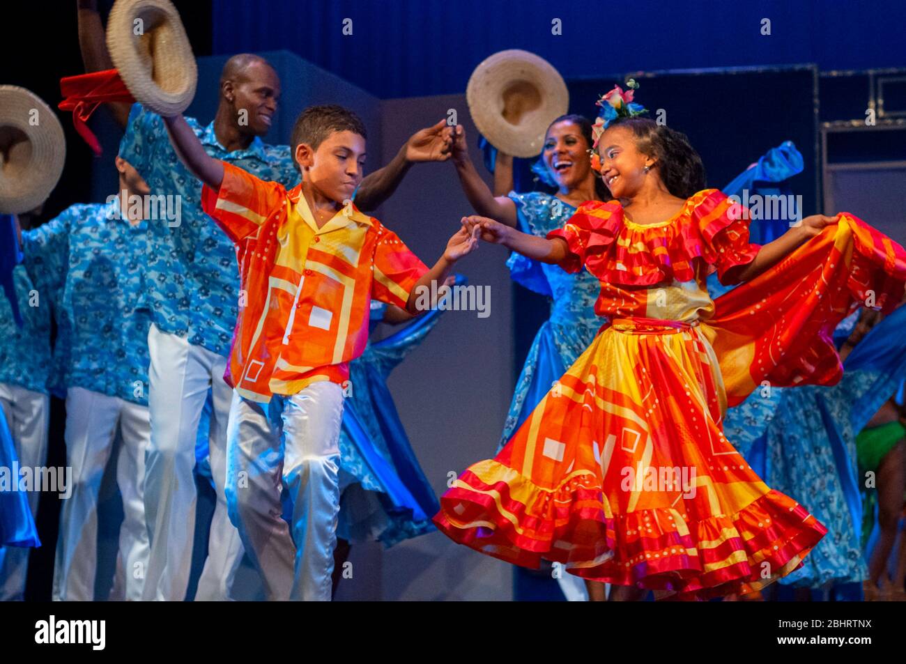 Salsa dancers cali hi-res stock photography and images - Alamy