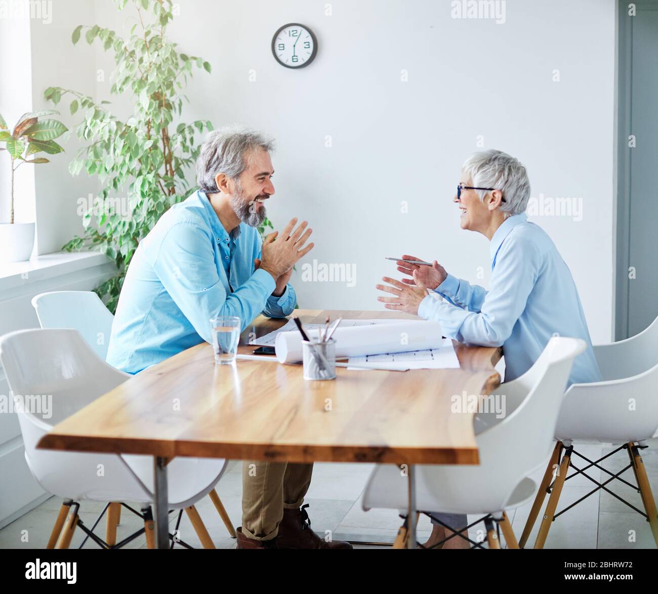 Senior cooperation hi-res stock photography and images - Alamy