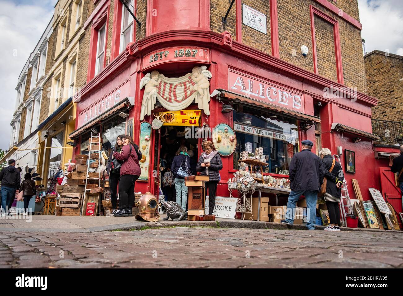 LONDON- Portobello Road Market, a famous antiques street market in ...