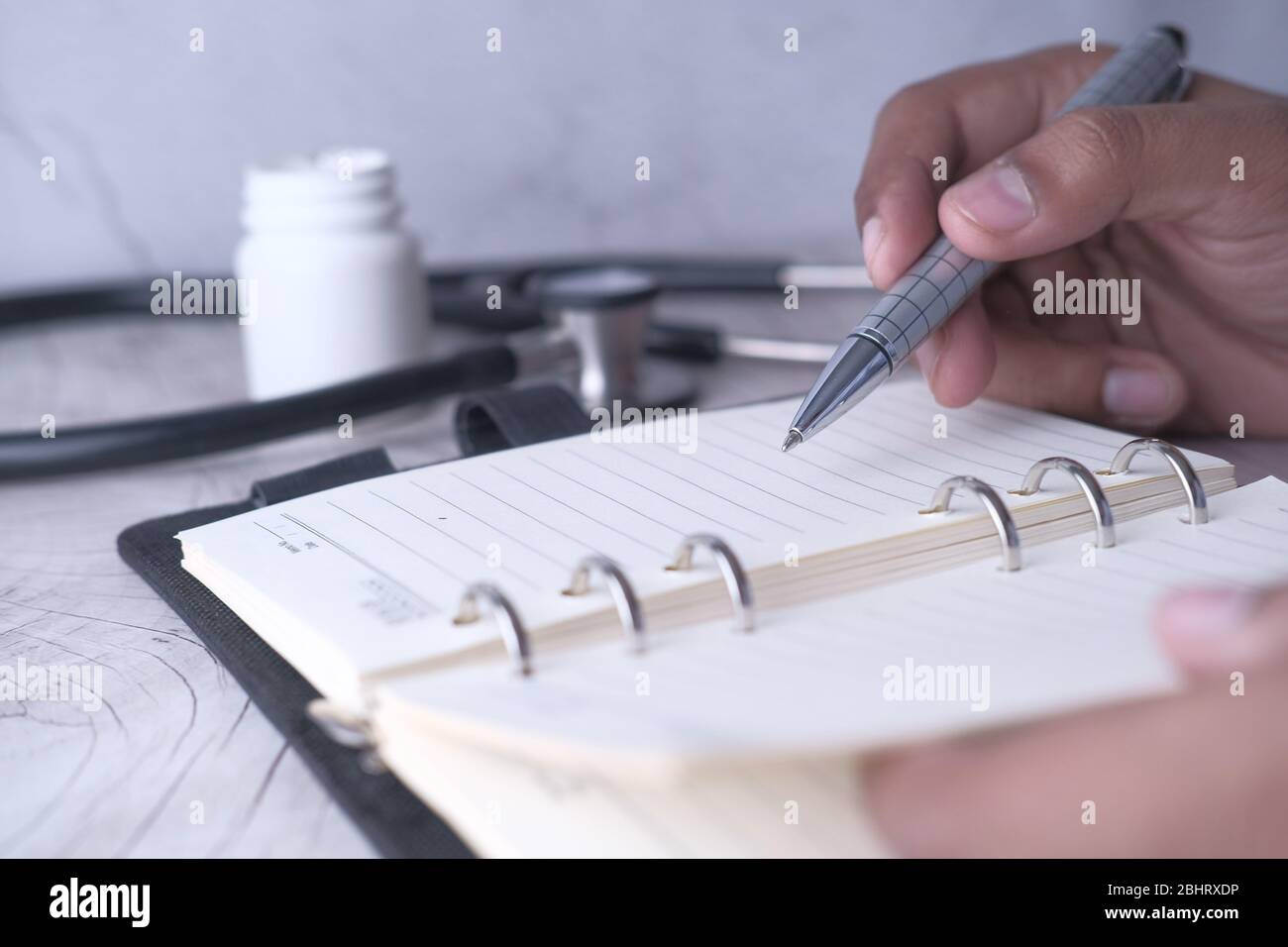 Hand writing note signs hi-res stock photography and images - Alamy